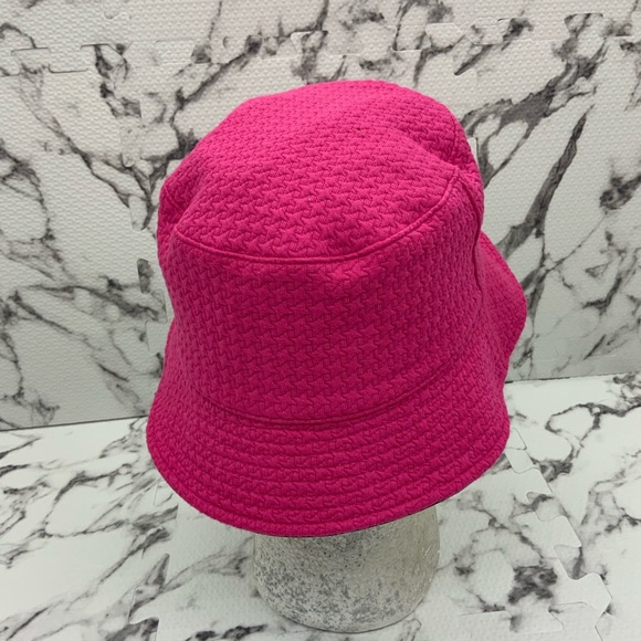 Kangol | Accessories | Mens Kangol Hot Pink Black Embossed Reversible ...
